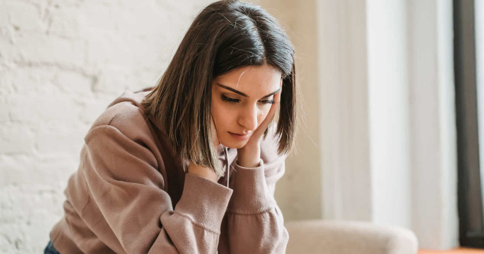 Women who have no close friends usually display these 10 habits without ...