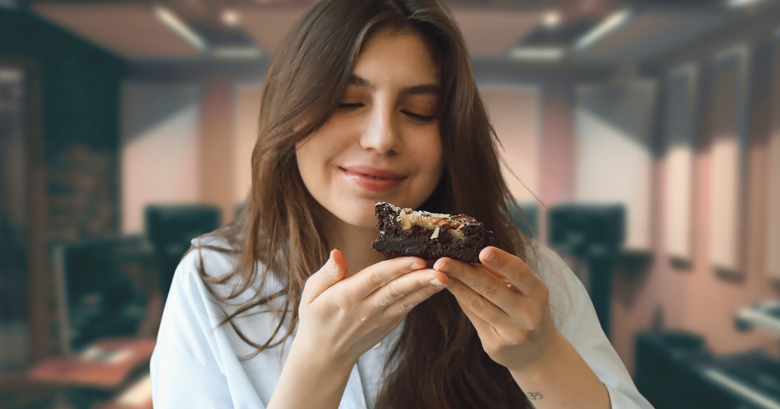 People who never skip their afternoon sweet treat often display these 8 ...