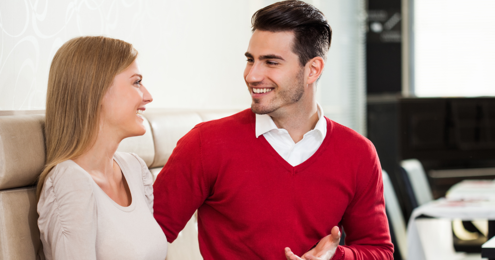 7 subtle body language signs that communicate kindness and warmth ...