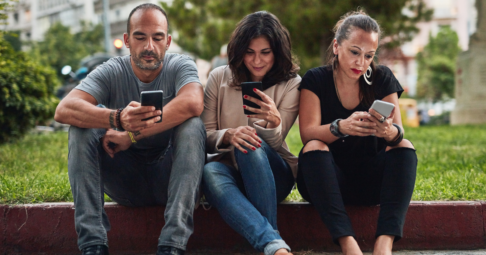 8 subtle ways people grow apart from family and friends without ...