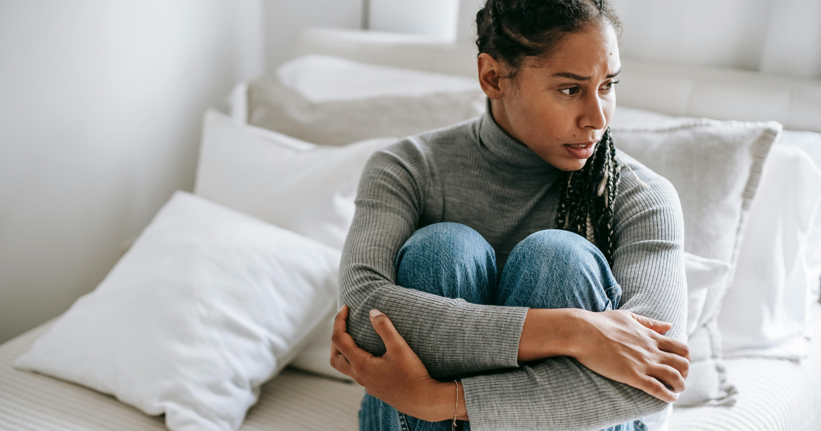 8 quiet habits that reveal someone is battling low-grade anxiety and ...