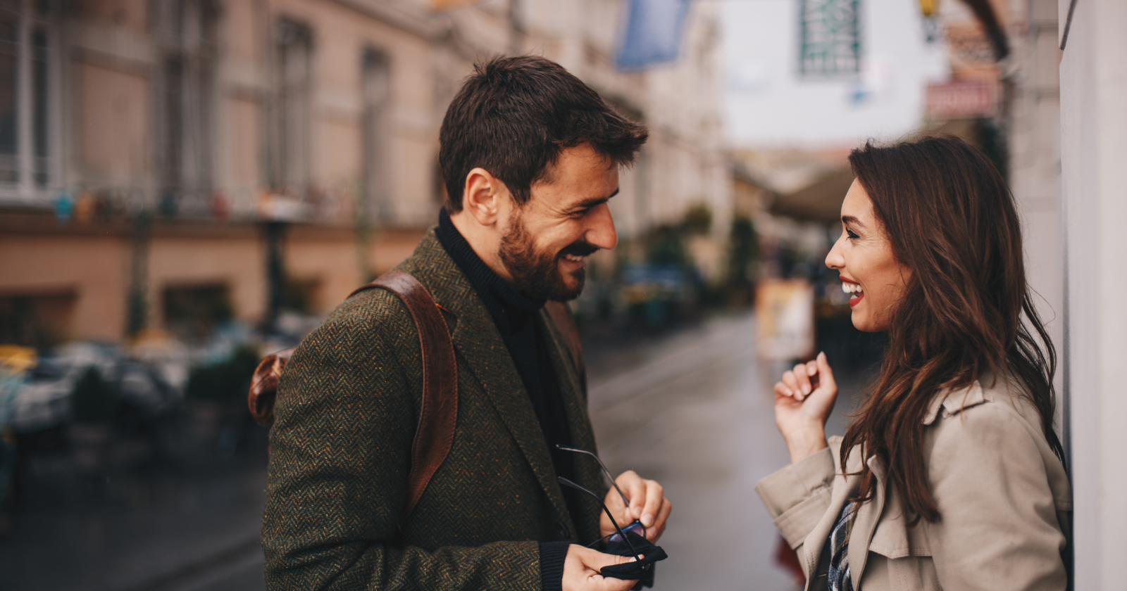 If a man shows these 10 body language cues, he’s deeply into you – VegOut