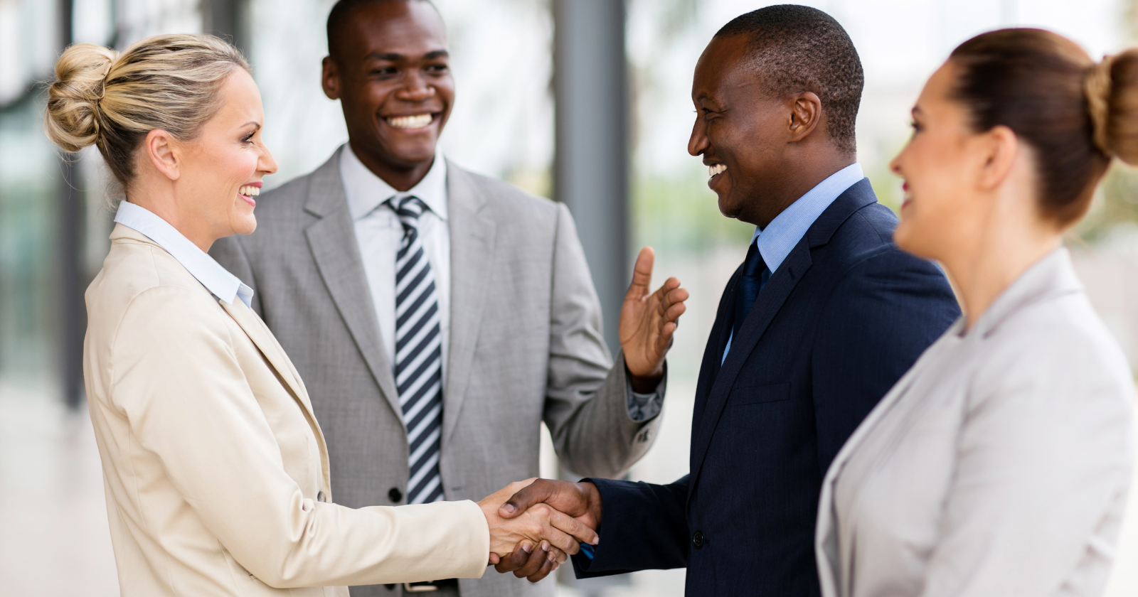 Psychology says people who make eye contact and smile while passing ...
