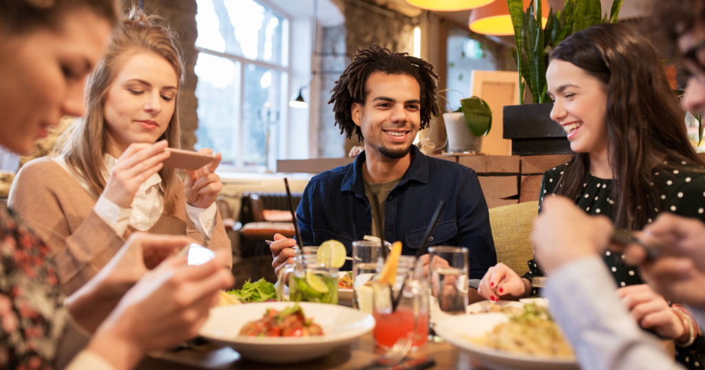 7 things cheap people do at nice restaurants that instantly give them away
