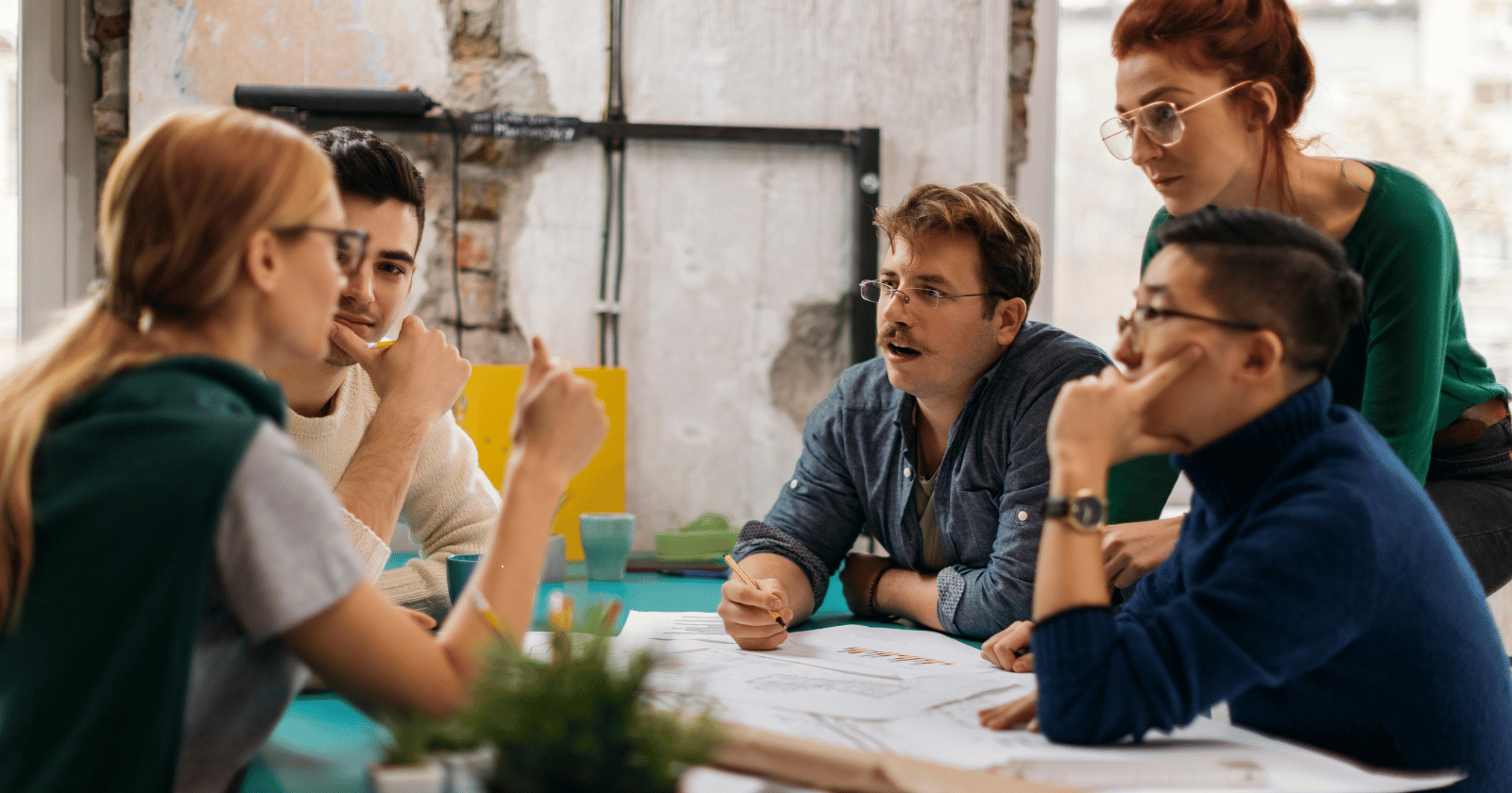 8 social habits that make people underestimate your intelligence (even ...