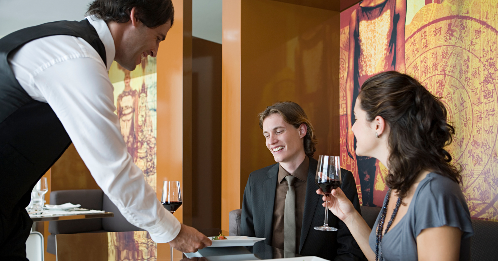 10 unspoken restaurant rules that separate the refined from everyone ...