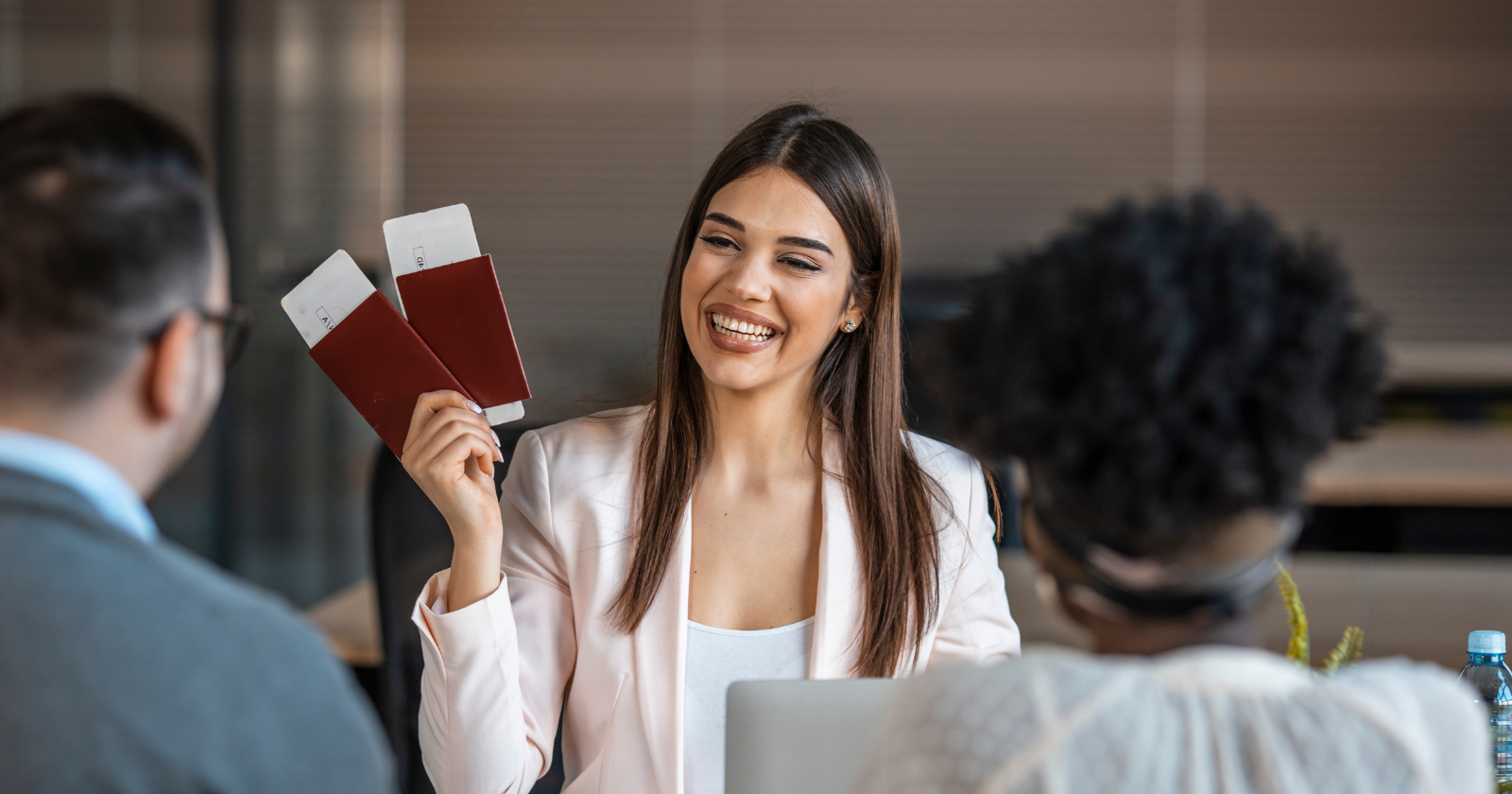 Travel agents say they can identify someone's budget and class by these ...