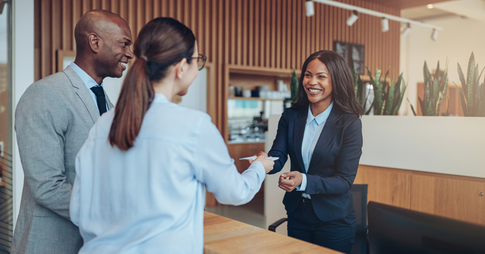 10 things lower-middle-class people do at hotels that quietly reveal ...