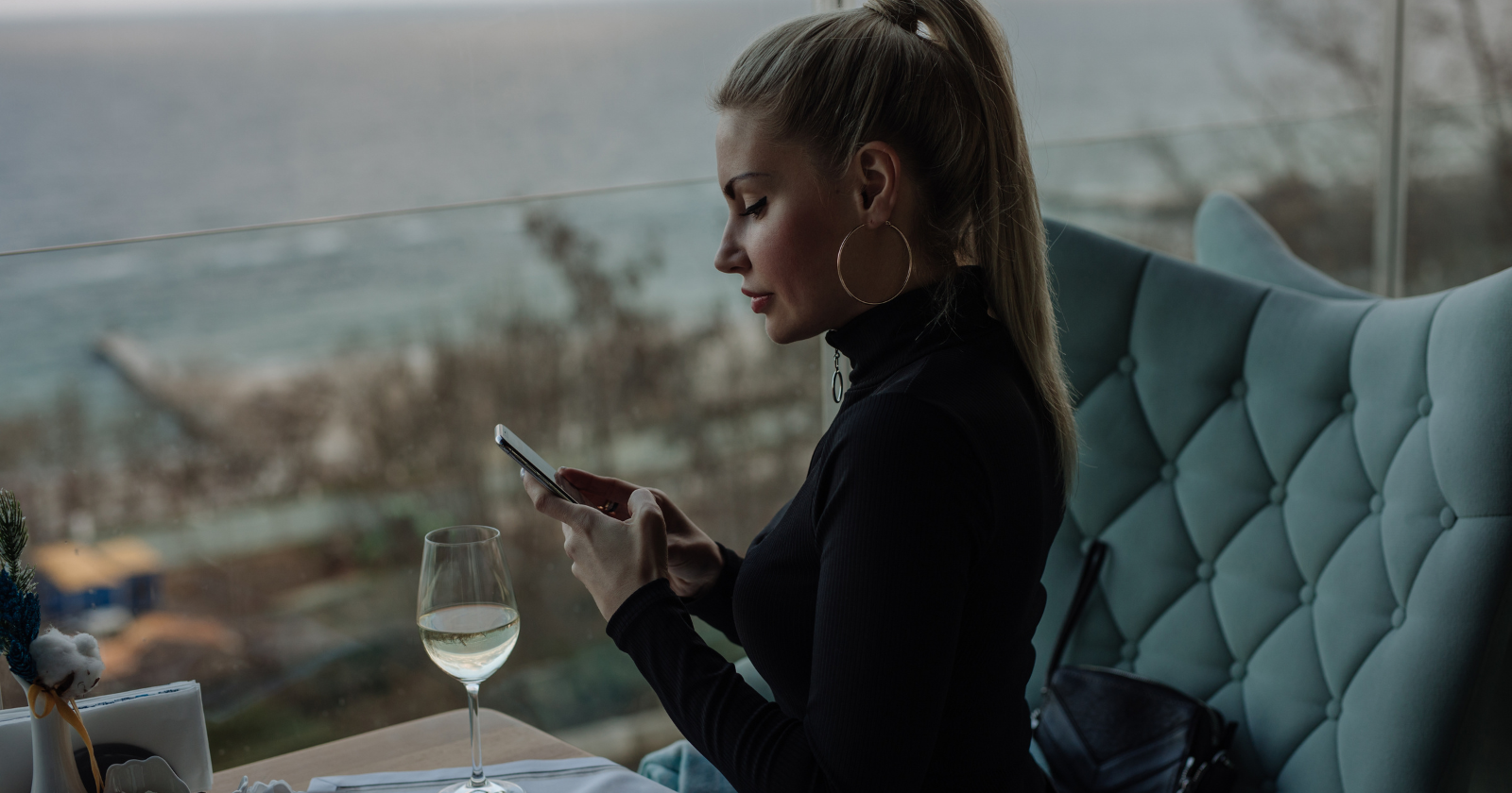 10 things you'll never catch genuinely classy people doing in public ...